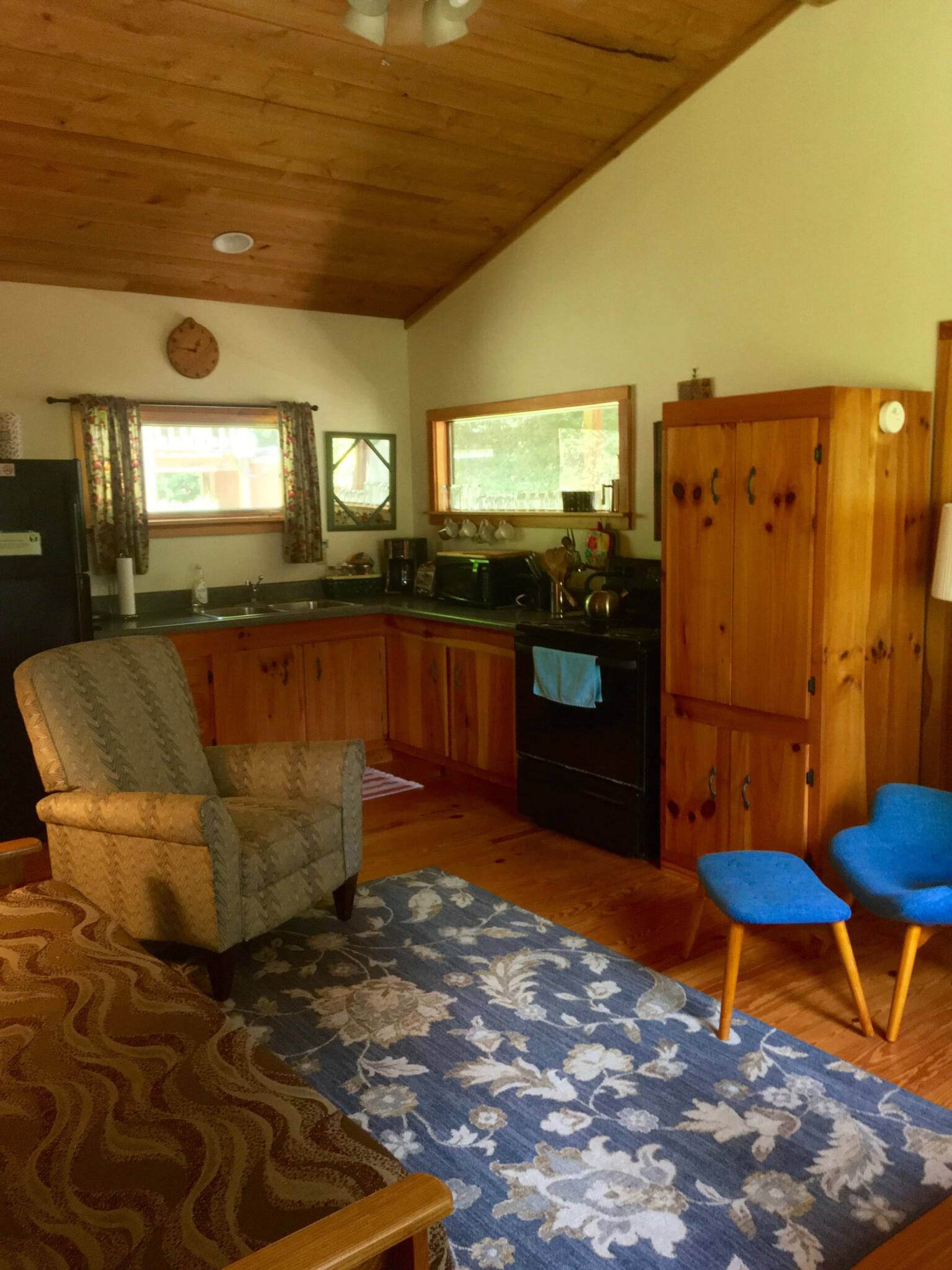 Cedar Kitchen - Broadwing Farm Cabins